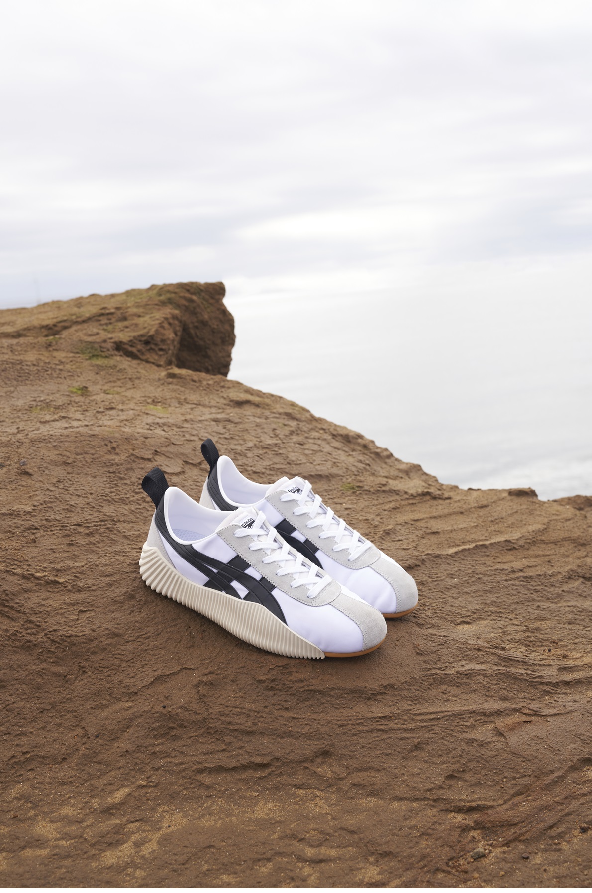 오니츠카 타이거 아크로마운트 1183B257_101 - 감도 깊은 취향 셀렉트샵 29CM